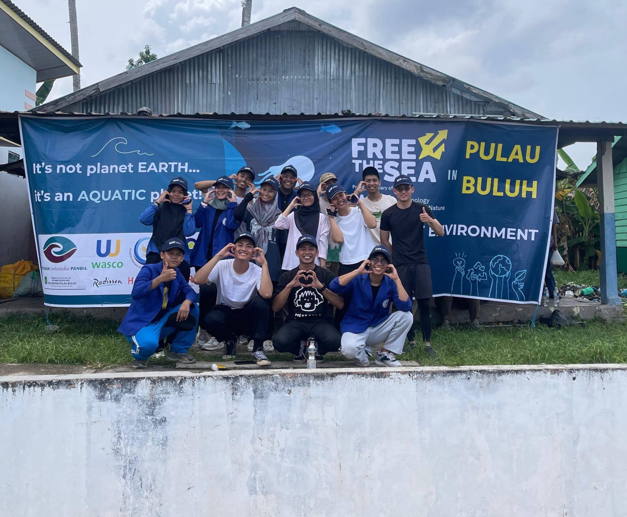 Mahasiswa ITEBA Berpartisipasi dalam Aksi Clean-up Hari Laut Sedunia di ...