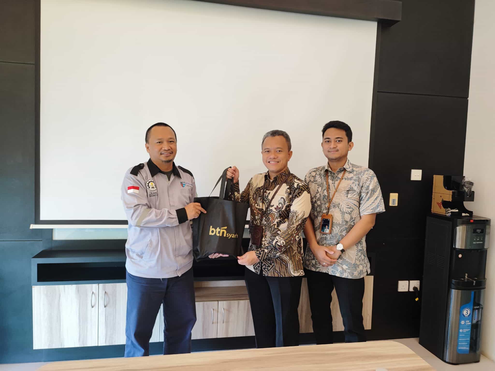 ITEBA dan BTN Syariah Batam Jalin Kerja Sama Strategis: Dorong Perekrutan Alumni dan Program ...