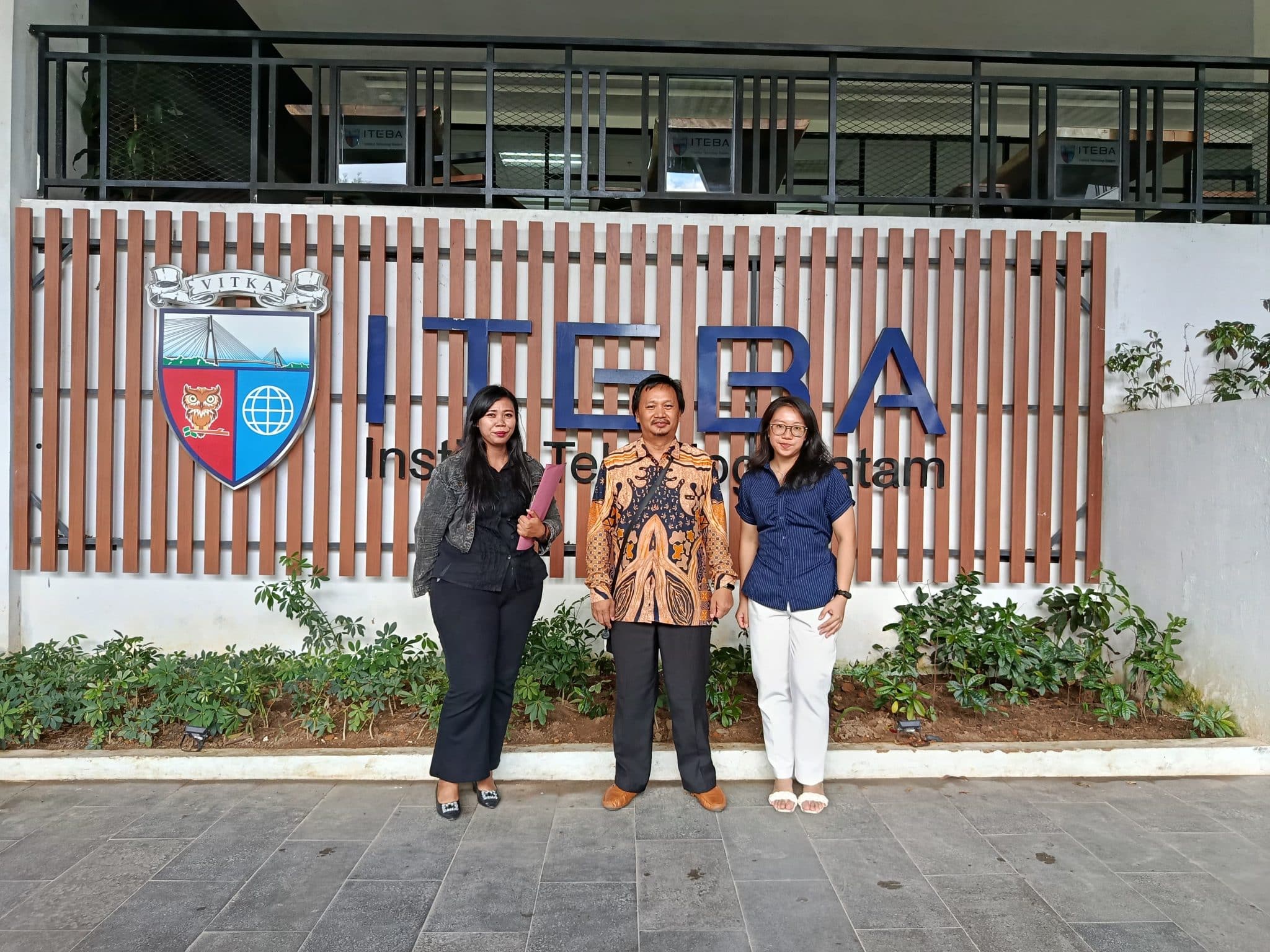 ITEBA Sambut Kunjungan PT. Anhong Media Internasional, Bahas Peluang ...